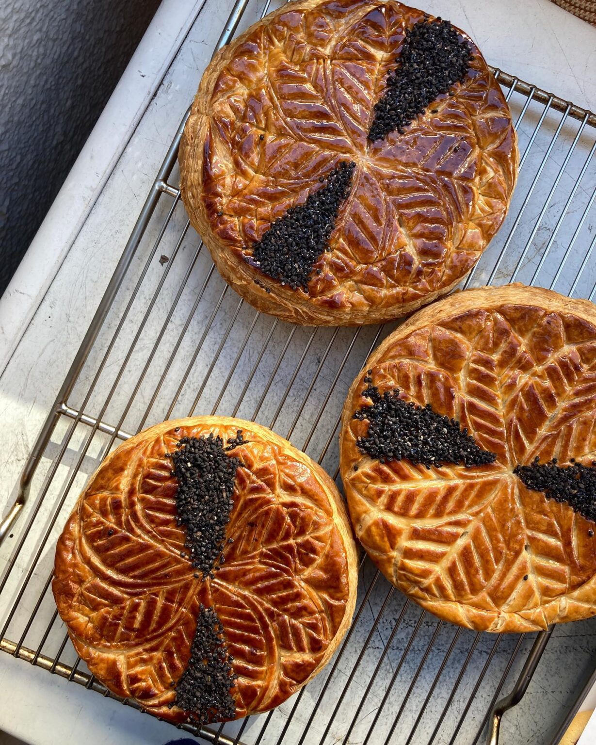 2022 Galette des rois au sésame noir – CASTOR & Laboratory